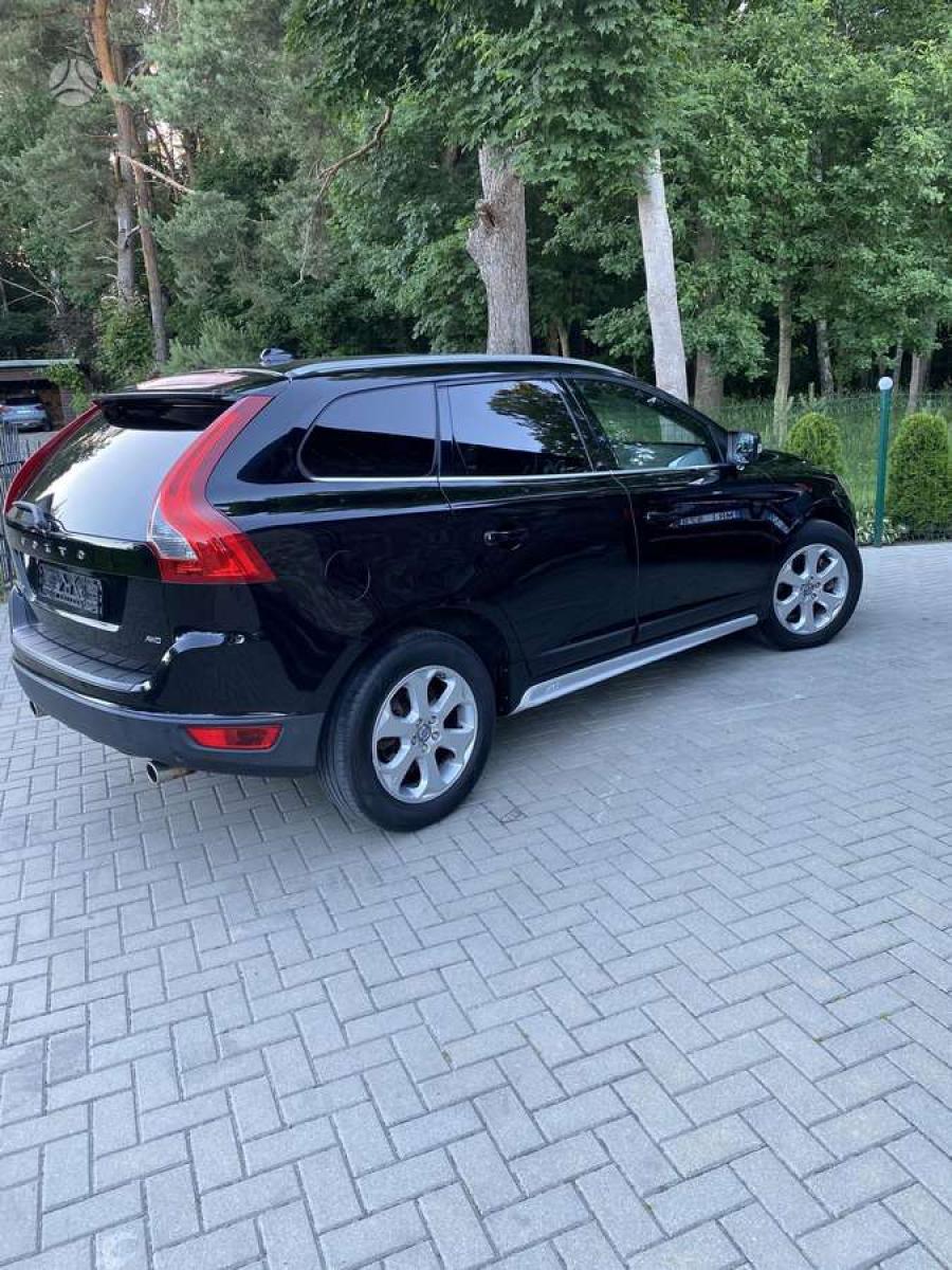 Black Volvo XC60 2013 in Klaipeda, with an engine capacity of 3.19 L and mileage of 240 thousand km for 7600 €, photo 6 on AUTOMOTO.COM.LV
