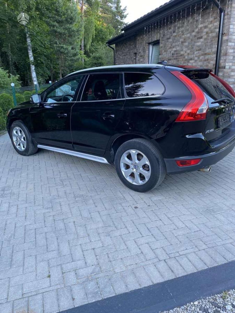 Black Volvo XC60 2013 in Klaipeda, with an engine capacity of 3.19 L and mileage of 240 thousand km for 7600 €, photo 9 on AUTOMOTO.COM.LV