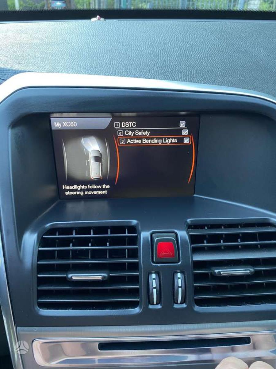 Black Volvo XC60 2013 in Klaipeda, with an engine capacity of 3.19 L and mileage of 240 thousand km for 7600 €, photo 13 on AUTOMOTO.COM.LV