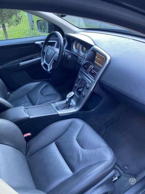 Black Volvo XC60 2013 in Klaipeda, with an engine capacity of 3.19 L and mileage of 240 thousand km for 7600 €, photo 15 on AUTOMOTO.COM.LV