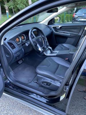 Black Volvo XC60 2013 in Klaipeda, with an engine capacity of 3.19 L and mileage of 240 thousand km for 7600 €, photo 16 on AUTOMOTO.COM.LV
