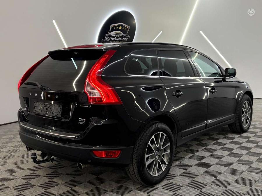 Black Volvo XC60 2013 in Marijampole, with an engine capacity of 2.40 L and mileage of 240 thousand km for 11950 €, photo 8 on AUTOMOTO.COM.LV