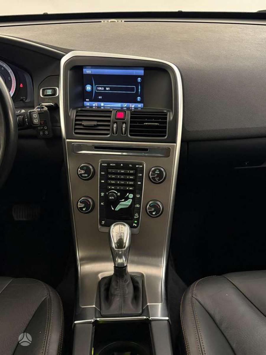 Black Volvo XC60 2013 in Marijampole, with an engine capacity of 2.40 L and mileage of 240 thousand km for 11950 €, photo 15 on AUTOMOTO.COM.LV