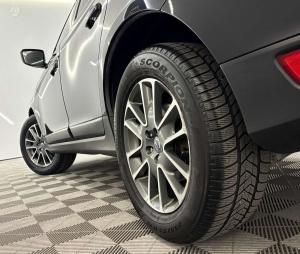 Black Volvo XC60 2013 in Marijampole, with an engine capacity of 2.40 L and mileage of 240 thousand km for 11950 €, photo 17 on AUTOMOTO.COM.LV
