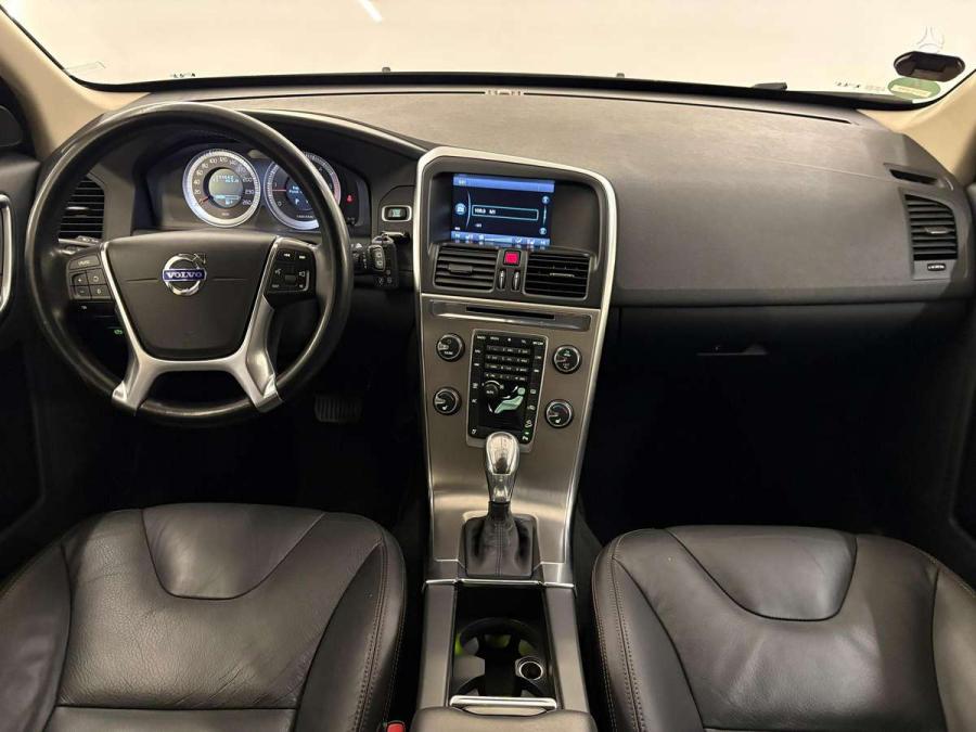 Black Volvo XC60 2013 in Marijampole, with an engine capacity of 2.40 L and mileage of 240 thousand km for 11950 €, photo 22 on AUTOMOTO.COM.LV