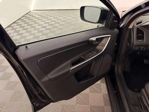 Black Volvo XC60 2013 in Marijampole, with an engine capacity of 2.40 L and mileage of 240 thousand km for 11950 €, photo 24 on AUTOMOTO.COM.LV
