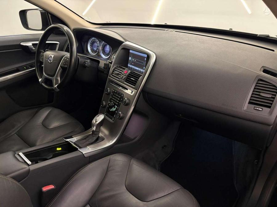 Black Volvo XC60 2013 in Marijampole, with an engine capacity of 2.40 L and mileage of 240 thousand km for 11950 €, photo 26 on AUTOMOTO.COM.LV