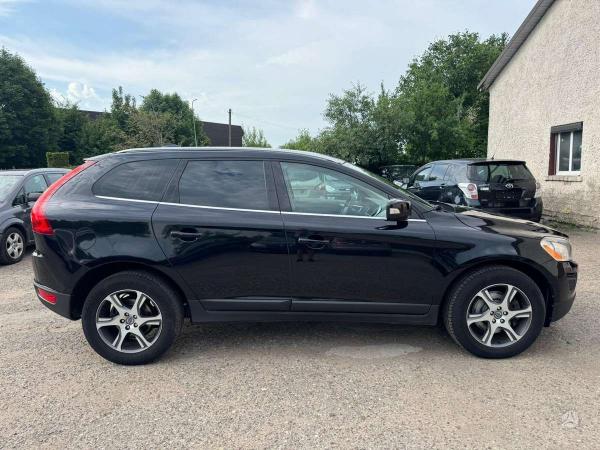 Black Volvo XC60 2013 in Jurbarkas, with an engine capacity of 1.98 L and mileage of 195 thousand km for 9950 €, photo 4 on AUTOMOTO.COM.LV