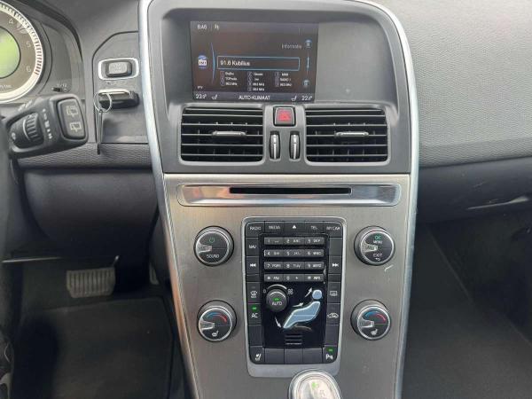 Black Volvo XC60 2013 in Jurbarkas, with an engine capacity of 1.98 L and mileage of 195 thousand km for 9950 €, photo 7 on AUTOMOTO.COM.LV