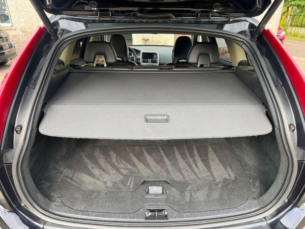 Black Volvo XC60 2013 in Jurbarkas, with an engine capacity of 1.98 L and mileage of 195 thousand km for 9950 €, photo 10 on AUTOMOTO.COM.LV