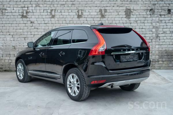 Melns Volvo XC60 2013 Liepāja, ar dzinēja tilpumu 2.00 L un nobraukumu 297 tūkst. km par 10300 €, foto 2 vietnē AUTOMOTO.COM.LV