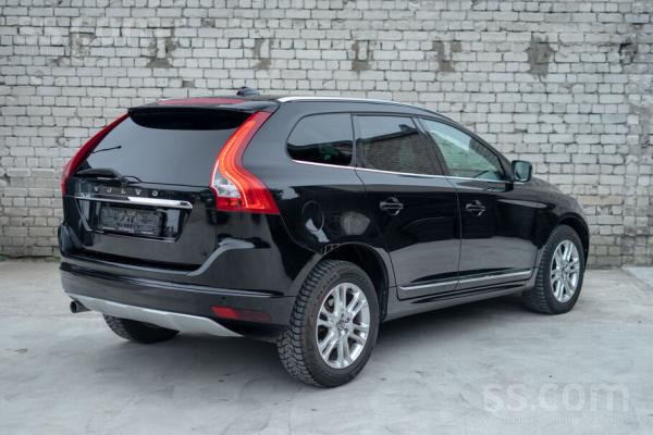 Melns Volvo XC60 2013 Liepāja, ar dzinēja tilpumu 2.00 L un nobraukumu 297 tūkst. km par 10300 €, foto 4 vietnē AUTOMOTO.COM.LV