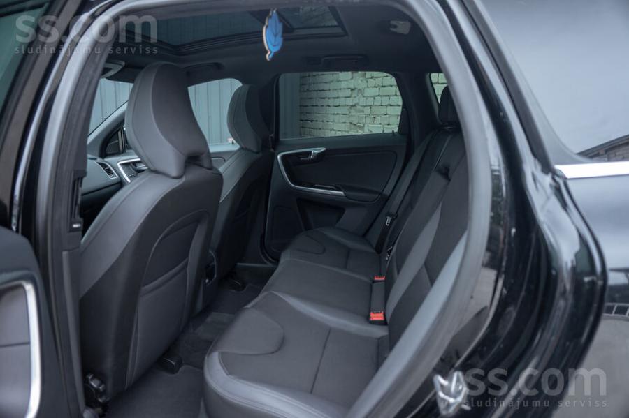 Melns Volvo XC60 2013 Liepāja, ar dzinēja tilpumu 2.00 L un nobraukumu 297 tūkst. km par 10300 €, foto 11 vietnē AUTOMOTO.COM.LV