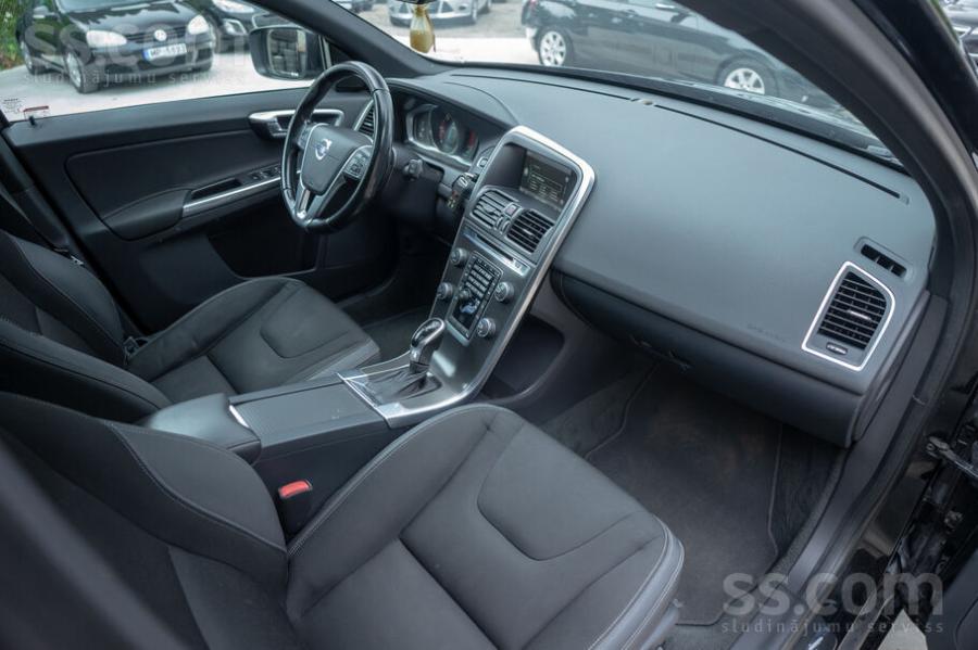 Melns Volvo XC60 2013 Liepāja, ar dzinēja tilpumu 2.00 L un nobraukumu 297 tūkst. km par 10300 €, foto 14 vietnē AUTOMOTO.COM.LV