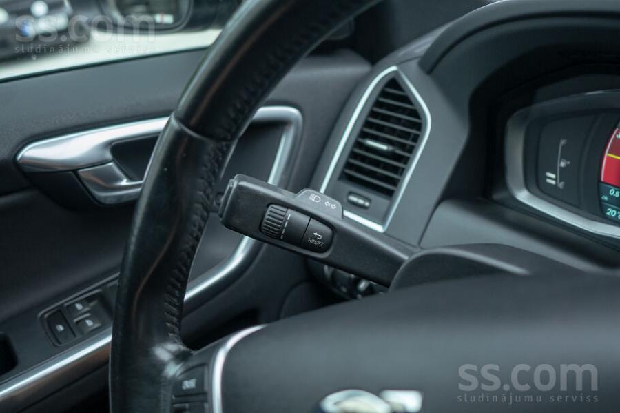 Melns Volvo XC60 2013 Liepāja, ar dzinēja tilpumu 2.00 L un nobraukumu 297 tūkst. km par 10300 €, foto 22 vietnē AUTOMOTO.COM.LV