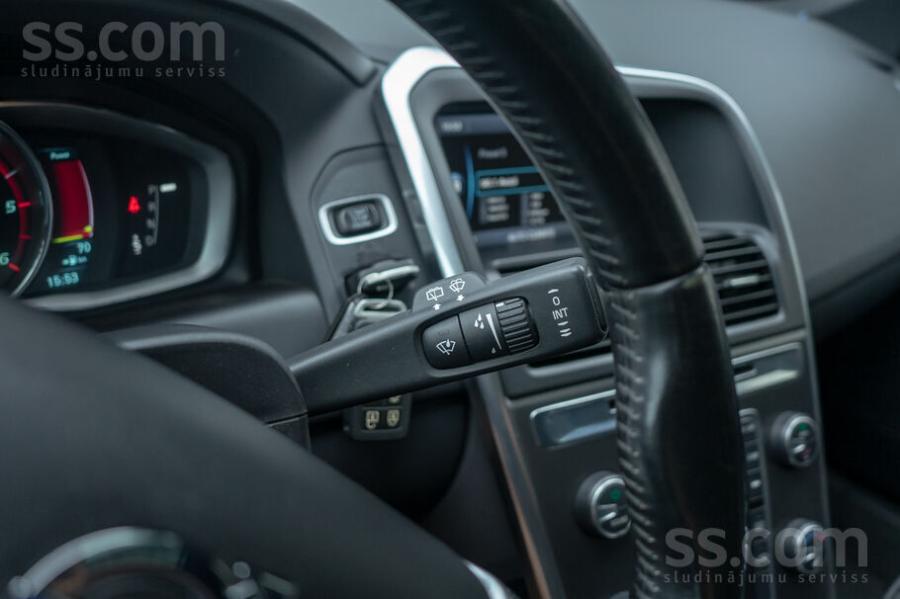 Melns Volvo XC60 2013 Liepāja, ar dzinēja tilpumu 2.00 L un nobraukumu 297 tūkst. km par 10300 €, foto 23 vietnē AUTOMOTO.COM.LV