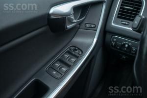 Melns Volvo XC60 2013 Liepāja, ar dzinēja tilpumu 2.00 L un nobraukumu 297 tūkst. km par 10300 €, foto 24 vietnē AUTOMOTO.COM.LV
