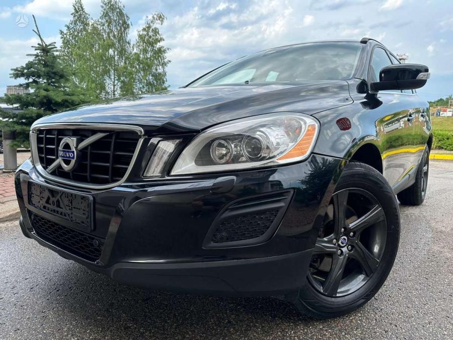 Black Volvo XC60 2013 in Vilnius, with an engine capacity of 1.98 L and mileage of 286 thousand km for 8900 €, photo 1 on AUTOMOTO.COM.LV
