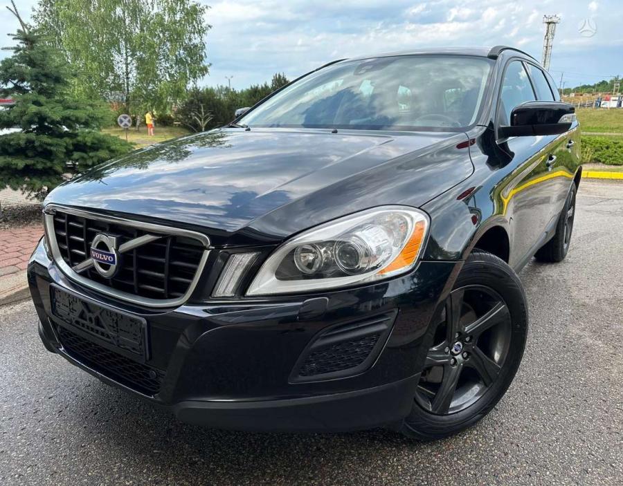 Black Volvo XC60 2013 in Vilnius, with an engine capacity of 1.98 L and mileage of 286 thousand km for 8900 €, photo 3 on AUTOMOTO.COM.LV