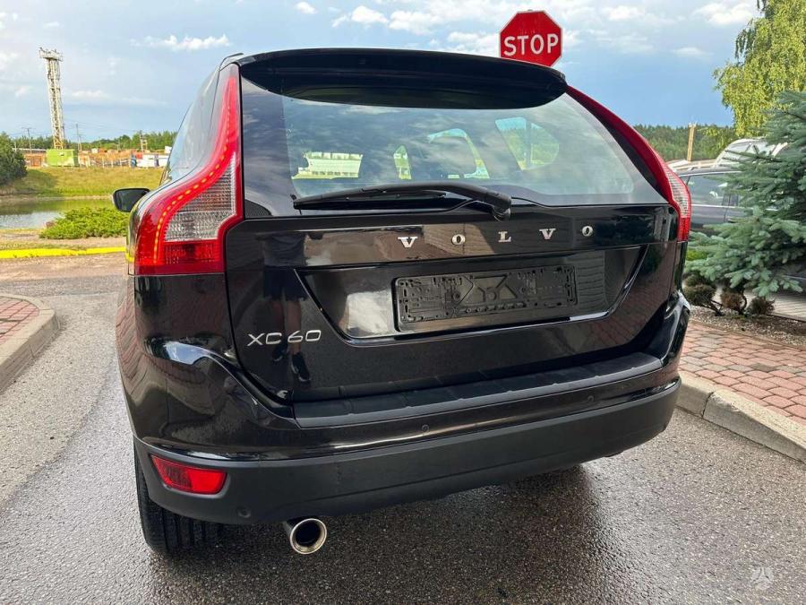 Black Volvo XC60 2013 in Vilnius, with an engine capacity of 1.98 L and mileage of 286 thousand km for 8900 €, photo 7 on AUTOMOTO.COM.LV