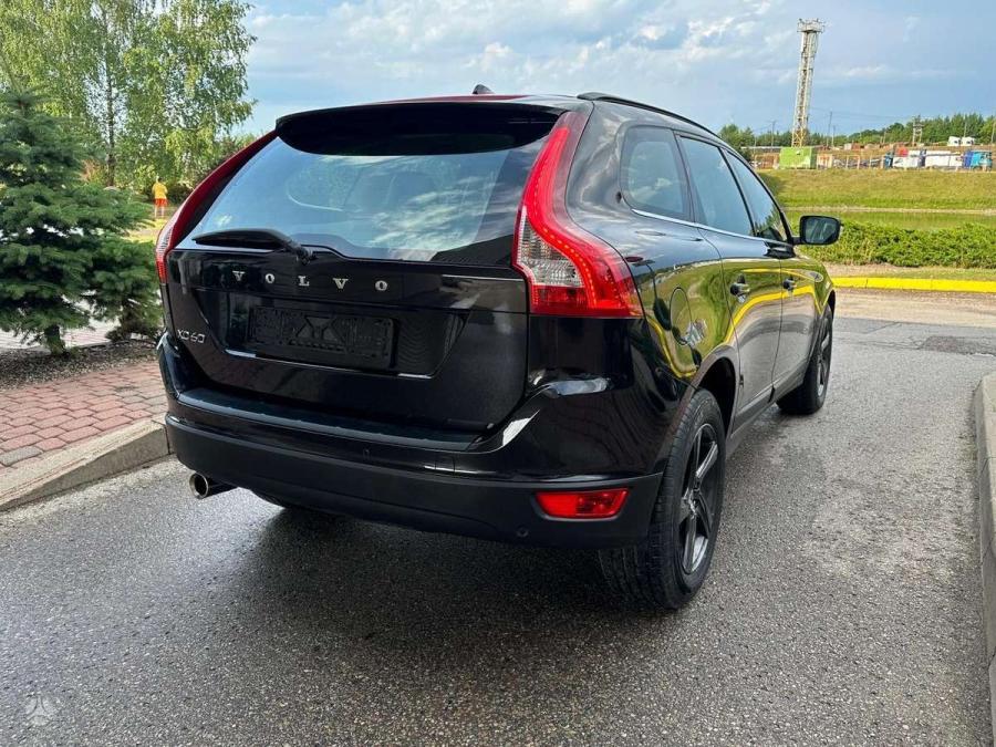 Black Volvo XC60 2013 in Vilnius, with an engine capacity of 1.98 L and mileage of 286 thousand km for 8900 €, photo 11 on AUTOMOTO.COM.LV