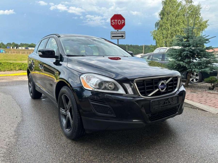 Black Volvo XC60 2013 in Vilnius, with an engine capacity of 1.98 L and mileage of 286 thousand km for 8900 €, photo 12 on AUTOMOTO.COM.LV