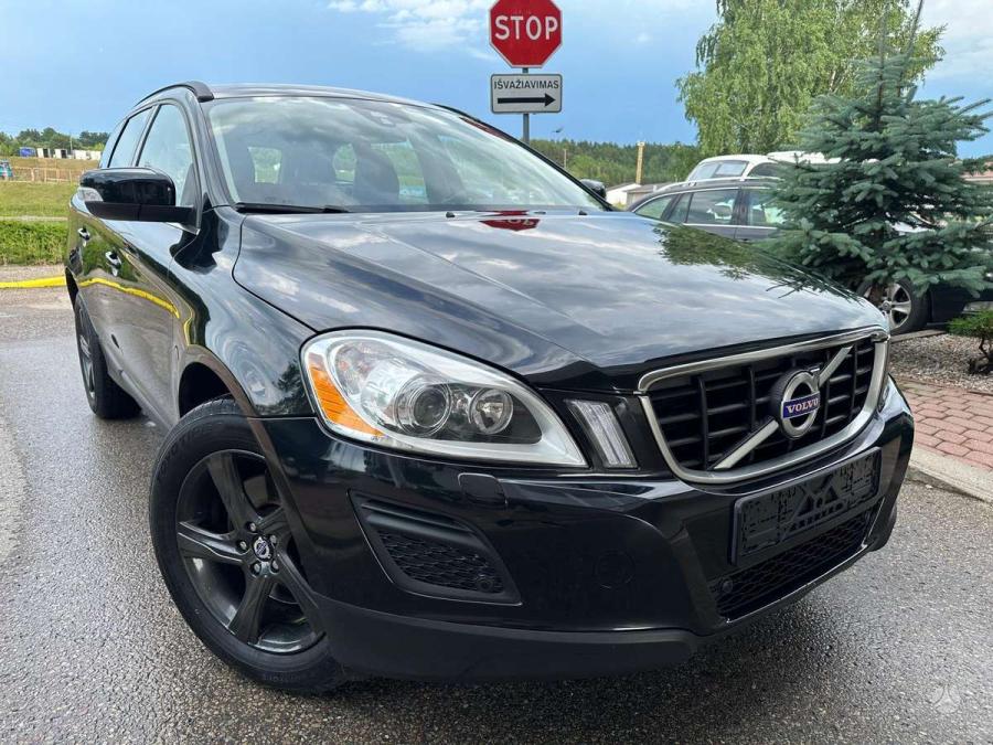 Black Volvo XC60 2013 in Vilnius, with an engine capacity of 1.98 L and mileage of 286 thousand km for 8900 €, photo 13 on AUTOMOTO.COM.LV