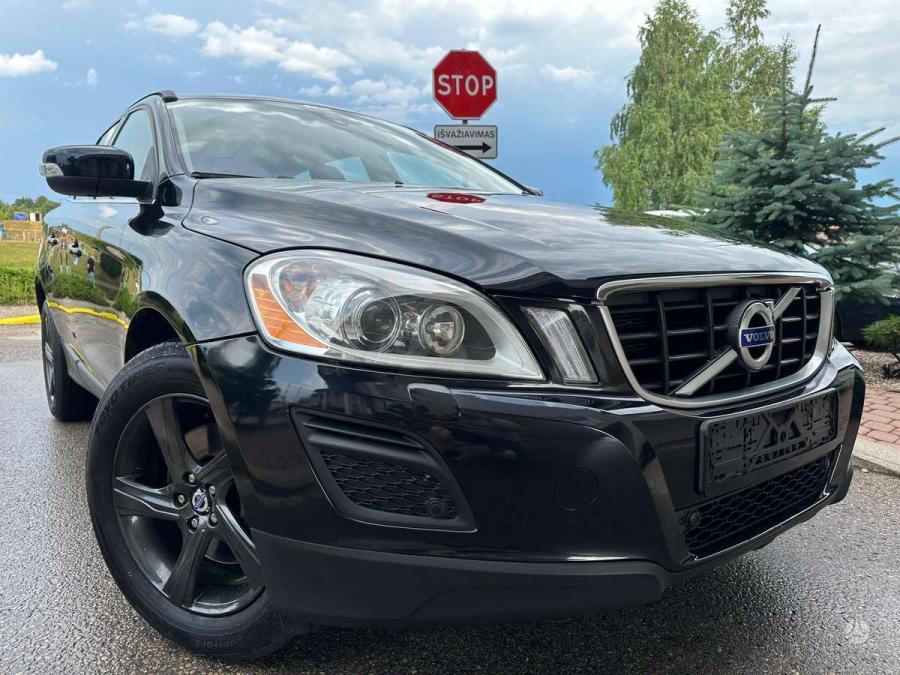 Black Volvo XC60 2013 in Vilnius, with an engine capacity of 1.98 L and mileage of 286 thousand km for 8900 €, photo 14 on AUTOMOTO.COM.LV