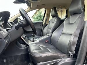 Black Volvo XC60 2013 in Vilnius, with an engine capacity of 1.98 L and mileage of 286 thousand km for 8900 €, photo 24 on AUTOMOTO.COM.LV