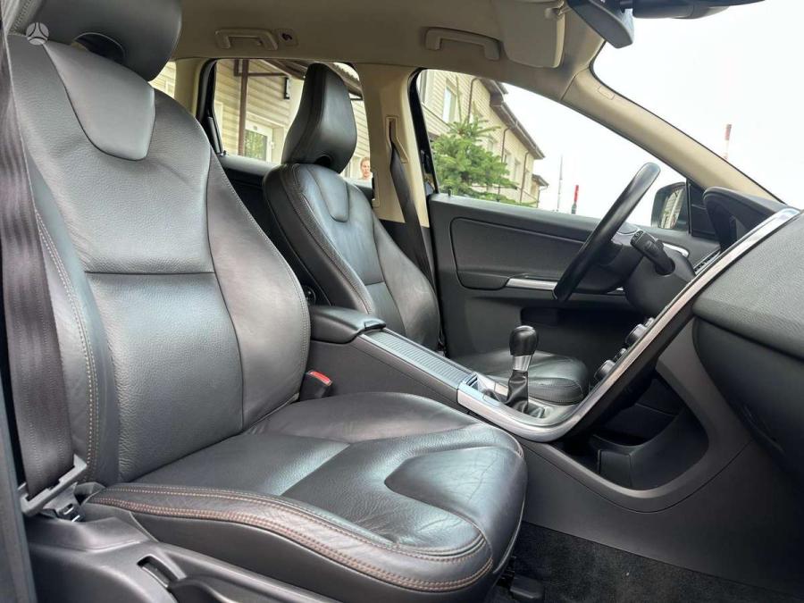 Black Volvo XC60 2013 in Vilnius, with an engine capacity of 1.98 L and mileage of 286 thousand km for 8900 €, photo 25 on AUTOMOTO.COM.LV