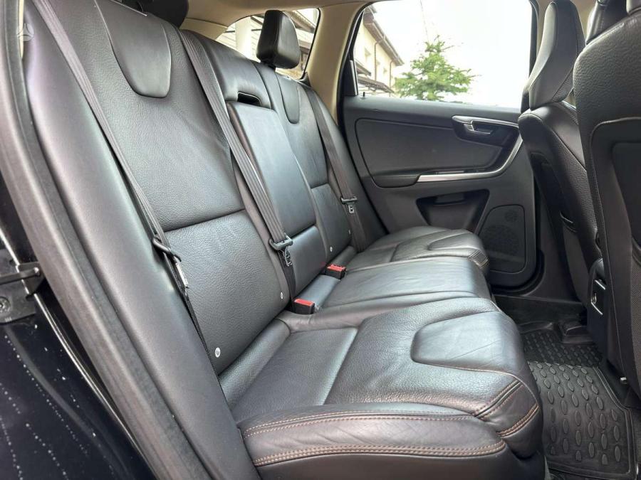 Black Volvo XC60 2013 in Vilnius, with an engine capacity of 1.98 L and mileage of 286 thousand km for 8900 €, photo 27 on AUTOMOTO.COM.LV
