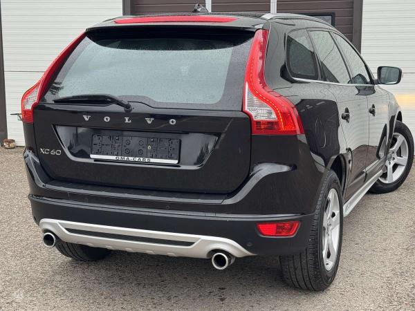 Black Volvo XC60 2013 in Utena, with an engine capacity of 1.98 L and mileage of 225 thousand km for 9950 €, photo 5 on AUTOMOTO.COM.LV