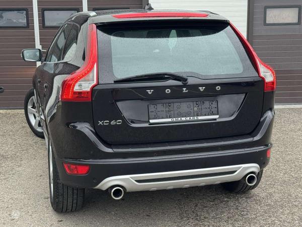 Black Volvo XC60 2013 in Utena, with an engine capacity of 1.98 L and mileage of 225 thousand km for 9950 €, photo 7 on AUTOMOTO.COM.LV