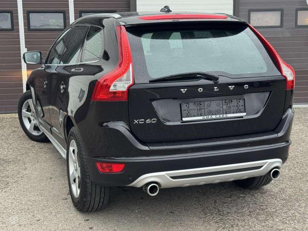 Black Volvo XC60 2013 in Utena, with an engine capacity of 1.98 L and mileage of 225 thousand km for 9950 €, photo 8 on AUTOMOTO.COM.LV