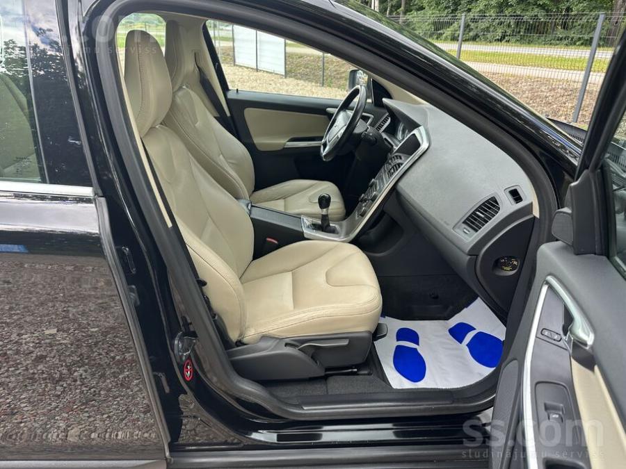 Melns Volvo XC60 2013 Cēsis, ar dzinēja tilpumu 2.00 L un nobraukumu 0 tūkst. km par 10800 €, foto 15 vietnē AUTOMOTO.COM.LV