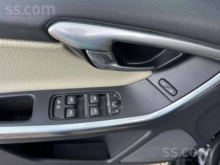 Melns Volvo XC60 2013 Cēsis, ar dzinēja tilpumu 2.00 L un nobraukumu 0 tūkst. km par 10800 €, foto 16 vietnē AUTOMOTO.COM.LV