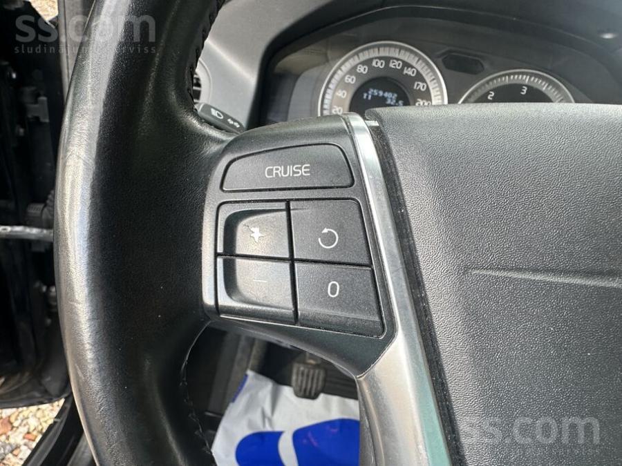Melns Volvo XC60 2013 Cēsis, ar dzinēja tilpumu 2.00 L un nobraukumu 0 tūkst. km par 10800 €, foto 21 vietnē AUTOMOTO.COM.LV