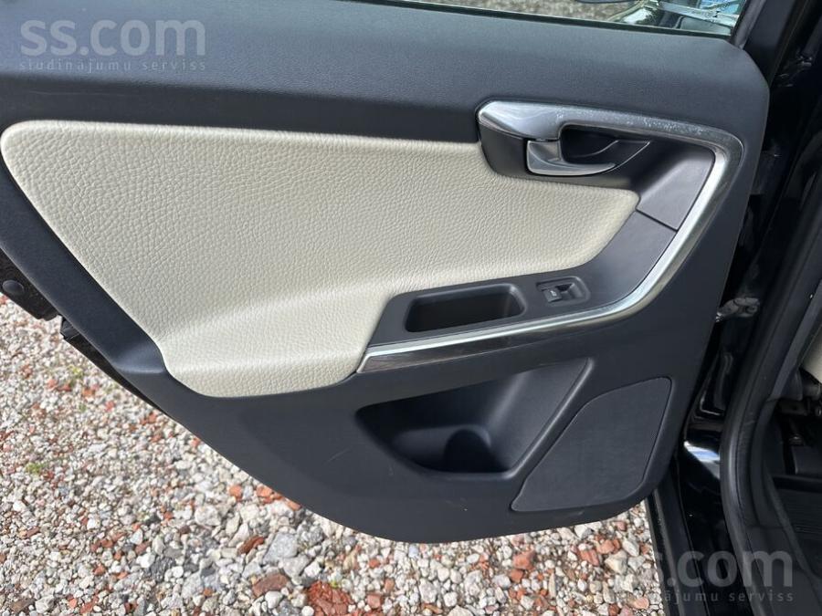 Melns Volvo XC60 2013 Cēsis, ar dzinēja tilpumu 2.00 L un nobraukumu 0 tūkst. km par 10800 €, foto 24 vietnē AUTOMOTO.COM.LV