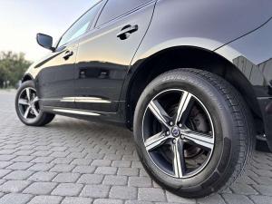 Melns Volvo XC60 2013 Raseiniai, ar dzinēja tilpumu 1.98 L un nobraukumu 231 tūkst. km par 12700 €, foto 17 vietnē AUTOMOTO.COM.LV