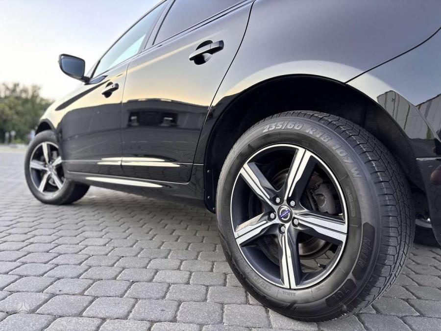Melns Volvo XC60 2013 Raseiniai, ar dzinēja tilpumu 1.98 L un nobraukumu 231 tūkst. km par 12700 €, foto 17 vietnē AUTOMOTO.COM.LV