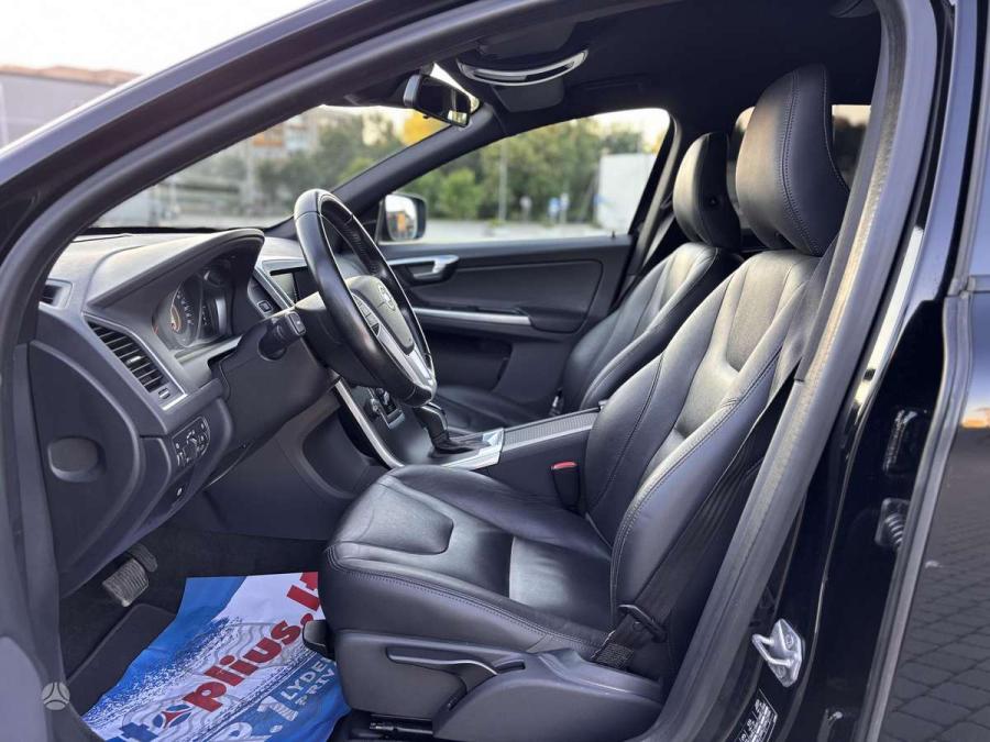 Melns Volvo XC60 2013 Raseiniai, ar dzinēja tilpumu 1.98 L un nobraukumu 231 tūkst. km par 12700 €, foto 18 vietnē AUTOMOTO.COM.LV