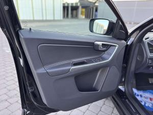 Melns Volvo XC60 2013 Raseiniai, ar dzinēja tilpumu 1.98 L un nobraukumu 231 tūkst. km par 12700 €, foto 20 vietnē AUTOMOTO.COM.LV