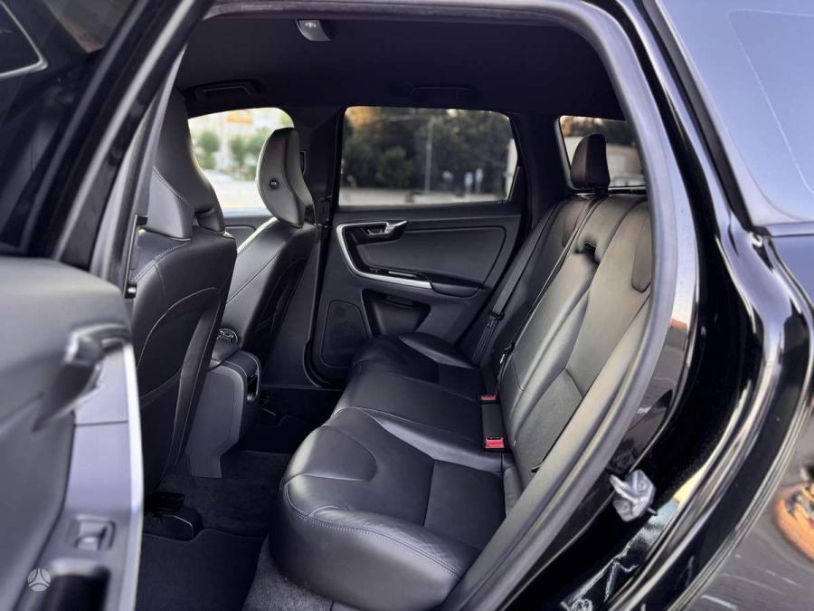 Melns Volvo XC60 2013 Raseiniai, ar dzinēja tilpumu 1.98 L un nobraukumu 231 tūkst. km par 12700 €, foto 29 vietnē AUTOMOTO.COM.LV
