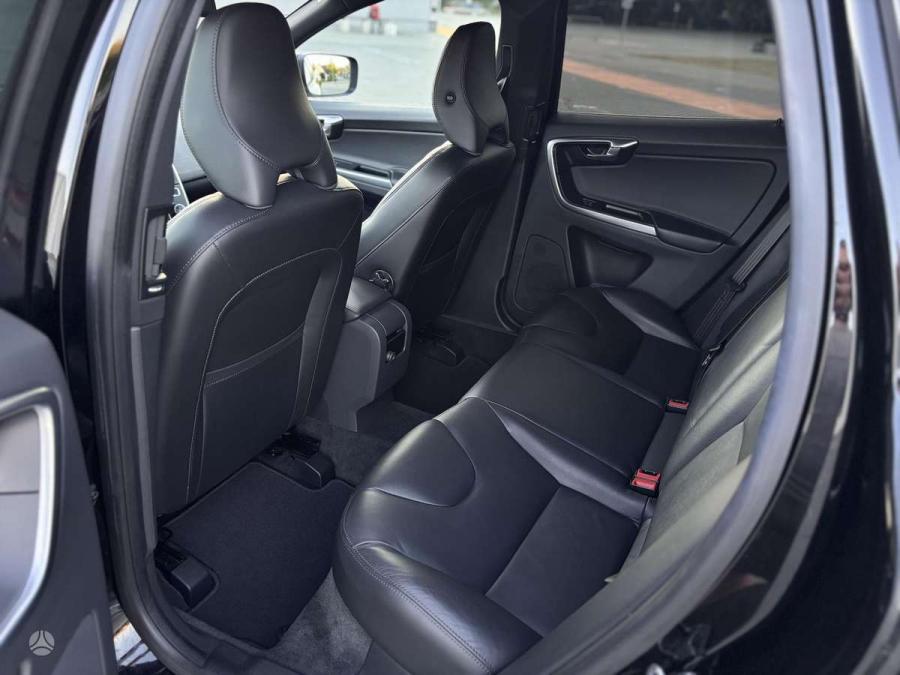 Melns Volvo XC60 2013 Raseiniai, ar dzinēja tilpumu 1.98 L un nobraukumu 231 tūkst. km par 12700 €, foto 30 vietnē AUTOMOTO.COM.LV