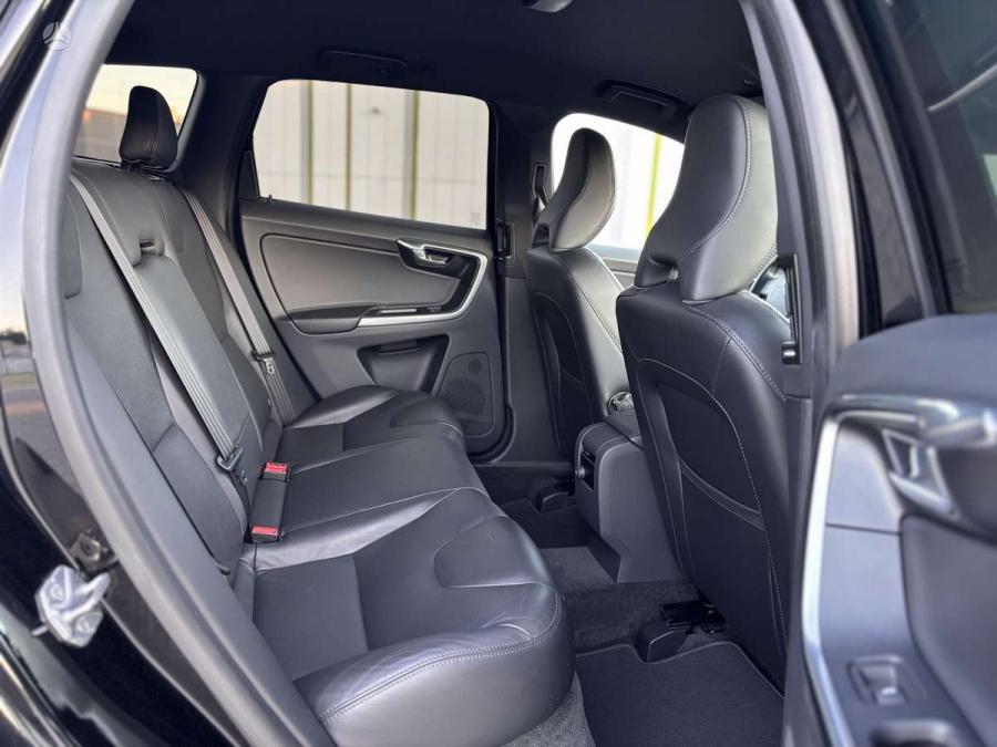 Melns Volvo XC60 2013 Raseiniai, ar dzinēja tilpumu 1.98 L un nobraukumu 231 tūkst. km par 12700 €, foto 32 vietnē AUTOMOTO.COM.LV