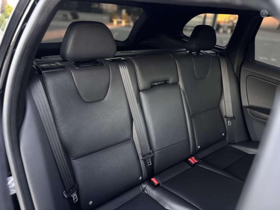 Melns Volvo XC60 2013 Raseiniai, ar dzinēja tilpumu 1.98 L un nobraukumu 231 tūkst. km par 12700 €, foto 34 vietnē AUTOMOTO.COM.LV
