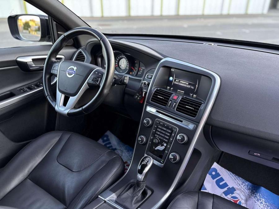 Melns Volvo XC60 2013 Raseiniai, ar dzinēja tilpumu 1.98 L un nobraukumu 231 tūkst. km par 12700 €, foto 39 vietnē AUTOMOTO.COM.LV