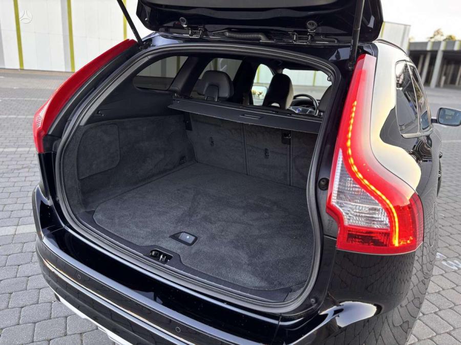 Melns Volvo XC60 2013 Raseiniai, ar dzinēja tilpumu 1.98 L un nobraukumu 231 tūkst. km par 12700 €, foto 40 vietnē AUTOMOTO.COM.LV