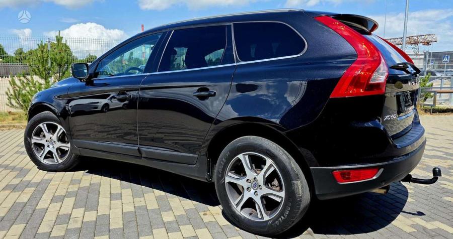 Melns Volvo XC60 2013 Šauļi, ar dzinēja tilpumu 1.98 L un nobraukumu 230 tūkst. km par 12200 €, foto 14 vietnē AUTOMOTO.COM.LV