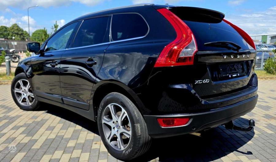 Melns Volvo XC60 2013 Šauļi, ar dzinēja tilpumu 1.98 L un nobraukumu 230 tūkst. km par 12200 €, foto 15 vietnē AUTOMOTO.COM.LV
